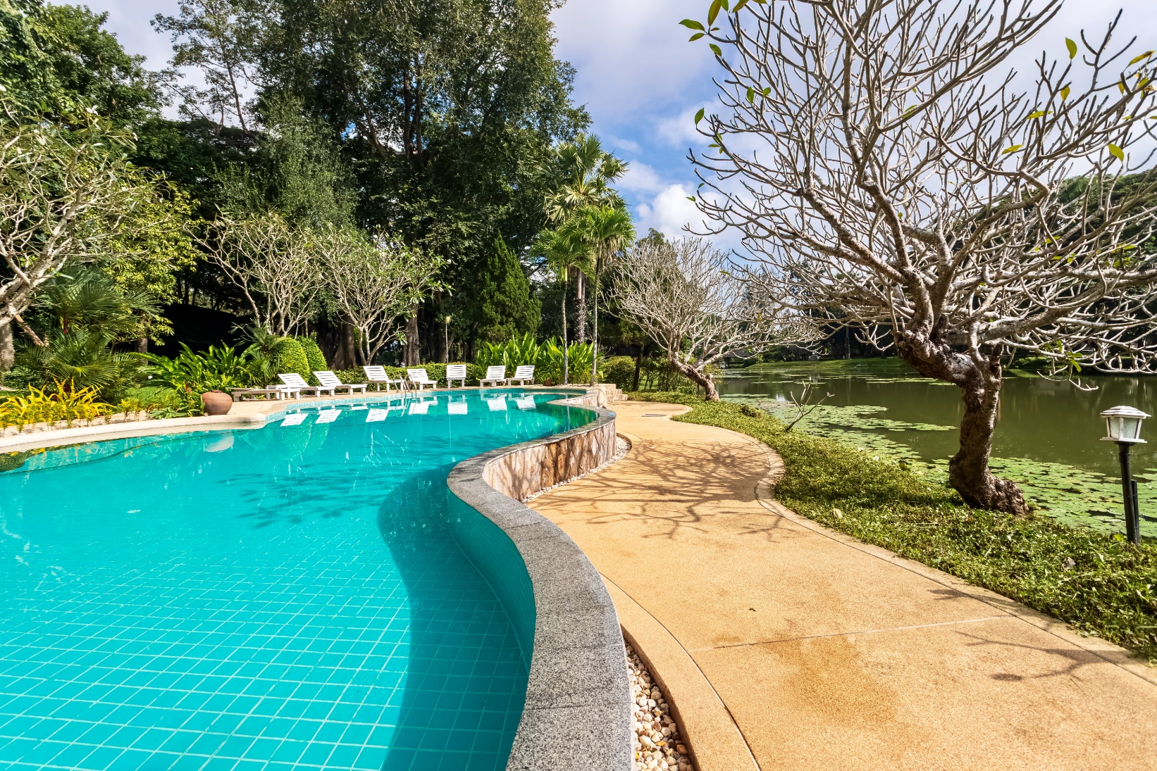 Seaside Swimming Pool In Modern Atmosphere I Hua Hin Resort